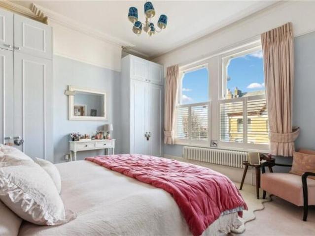 5 bedroom end of terrace house for rent in Brodrick Road, London, SW17
