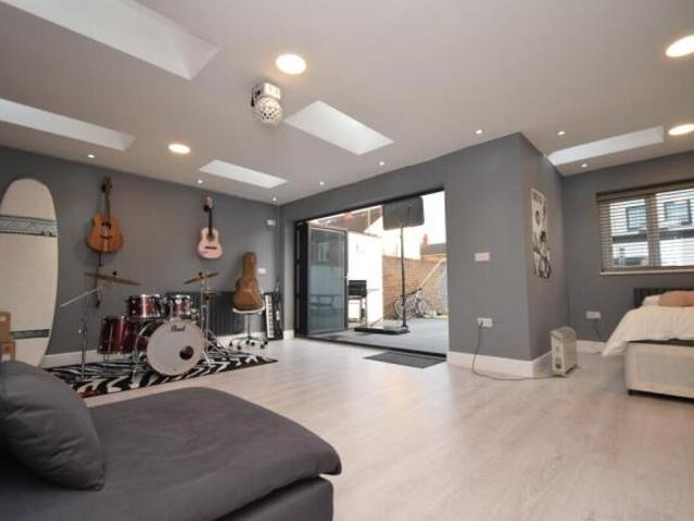 5 bedroom end of terrace house for rent in Domum Road, Portsmouth, Hampshire, PO2