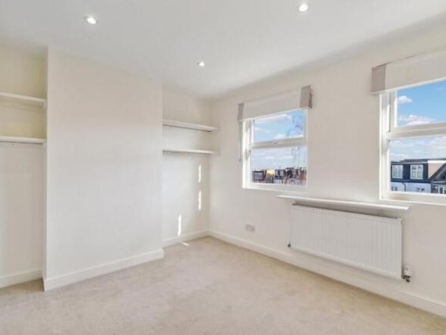 5 bedroom end of terrace house for rent in Deanhill Road, London, SW14