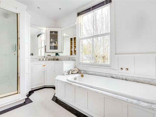5 bedroom end of terrace house for rent in Fitzwilliam Road, Clapham Town, SW4