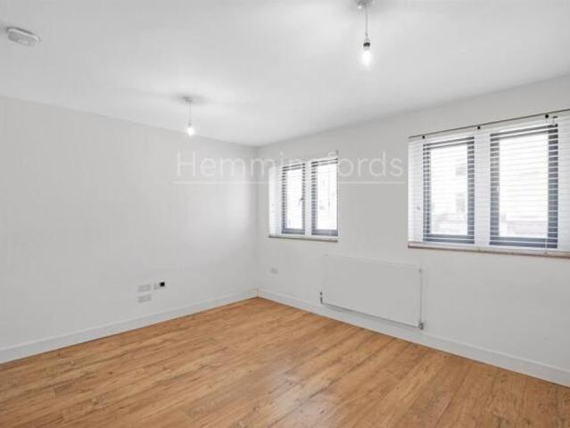 5 bedroom end of terrace house for rent in Kingsland Road, Shoreditch, E2
