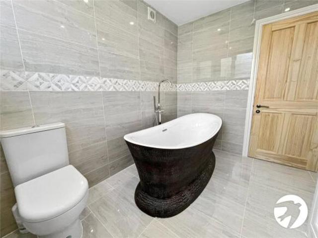 5 bedroom end of terrace house for rent in Holland Road, Maidstone, Kent, ME14