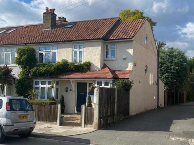 5 bedroom end of terrace house for rent in Lock Road, Richmond, TW10