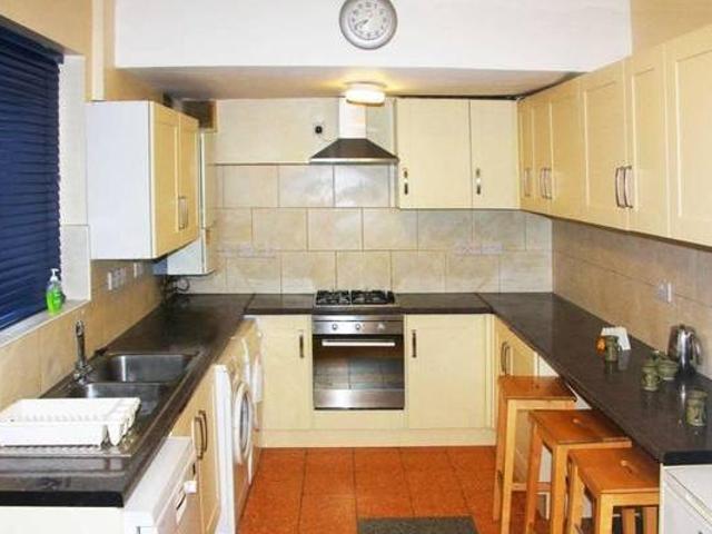 5 bedroom end of terrace house for rent in London Road Reading RG1