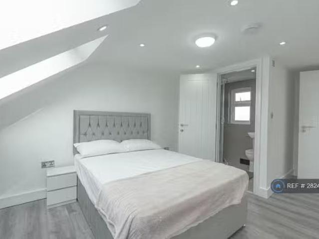 5 bedroom end of terrace house for rent in Lakehall Road, Thor.