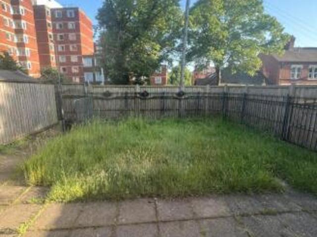 5 bedroom end of terrace house for rent in Martindale Close, LE2
