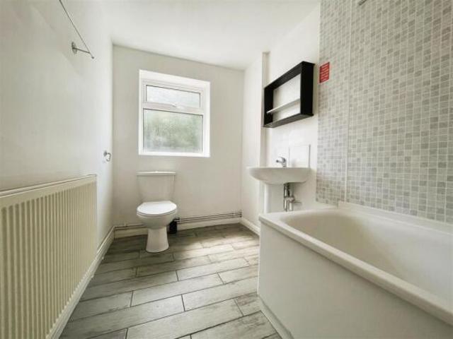 5 bedroom end of terrace house for rent in Seymour Road, Chatham, ME5