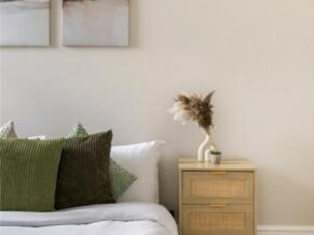 5 bedroom end of terrace house for rent in Springrice Road, London, SE13