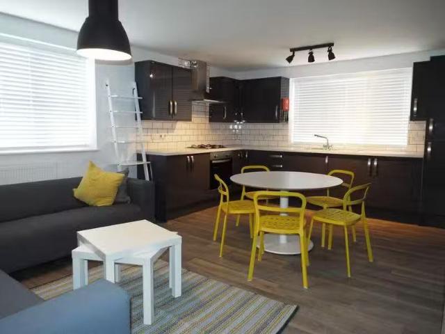 5 bedroom end of terrace house for rent in Reservoir Road, Sel.