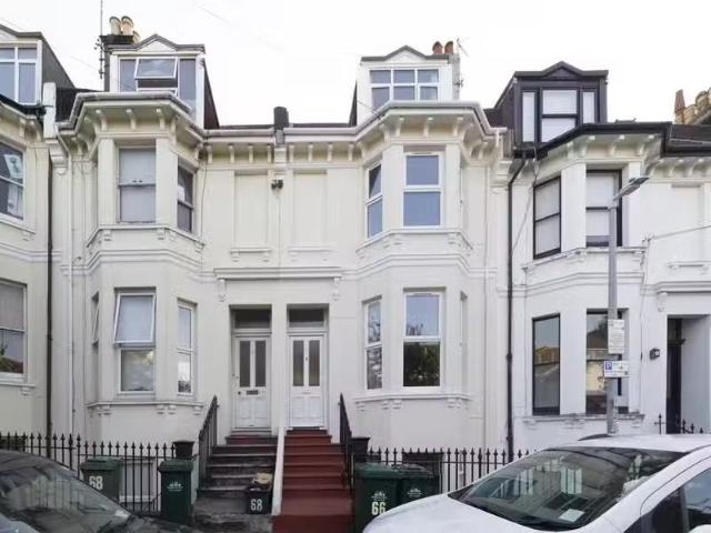 5 bedroom end of terrace house for rent in Warleigh Road, Brig.