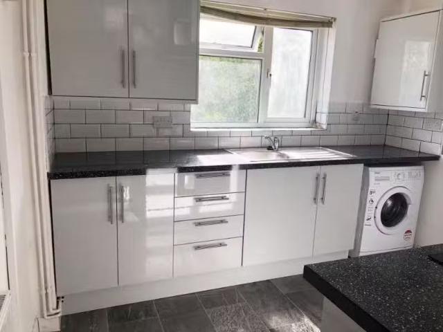 5 bedroom end of terrace house for rent in Tewkesbury Street.