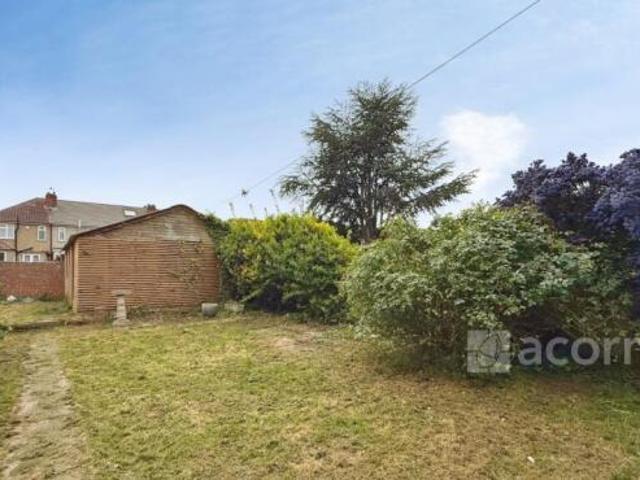 5 bedroom end of terrace house for rent in The Green Welling DA16