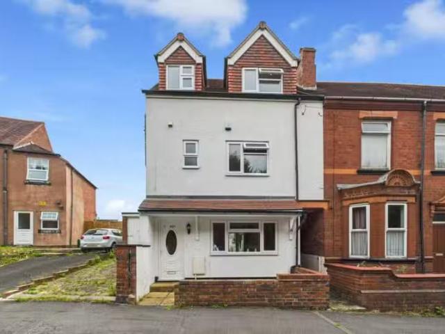 5 bedroom end of terrace house for rent in Victoria Road, Brie.