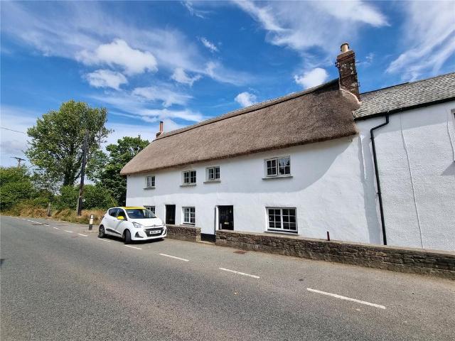 5 bedroom end of terrace house for sale