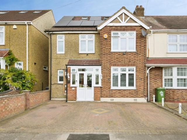 5 bedroom end of terrace house for sale
