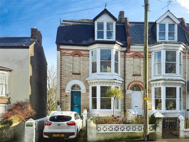 5 bedroom end of terrace house for sale