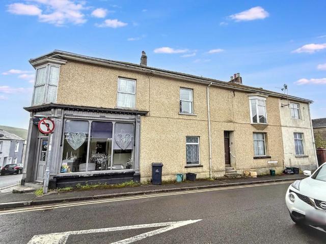 5 bedroom end of terrace house for sale
