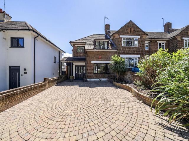 5 bedroom end of terrace house for sale