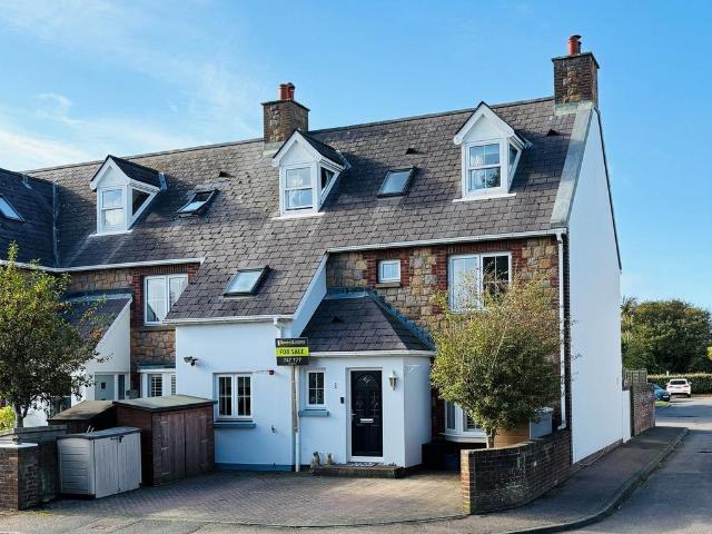 5 bedroom end of terrace house for sale