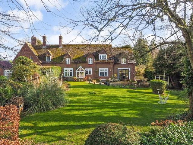 5 bedroom country house for sale