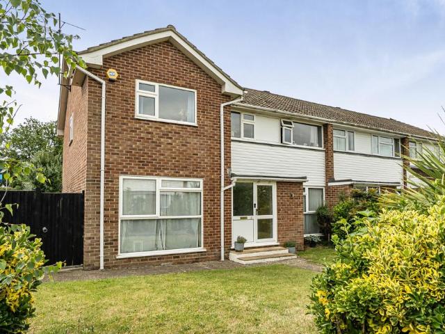 5 bedroom end of terrace house for sale
