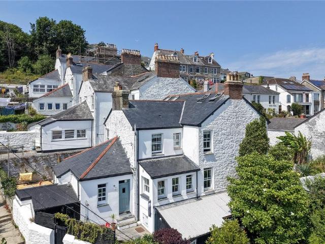 5 bedroom end of terrace house for sale