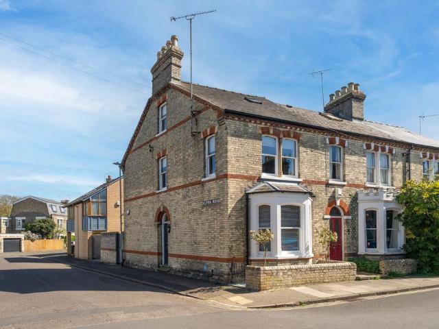5 bedroom end of terrace house for sale