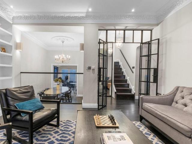 5 bedroom end of terrace house for sale