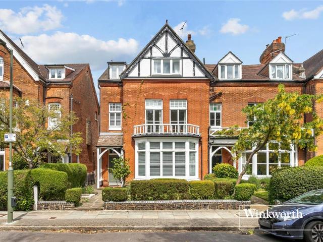 5 bedroom end of terrace house for sale