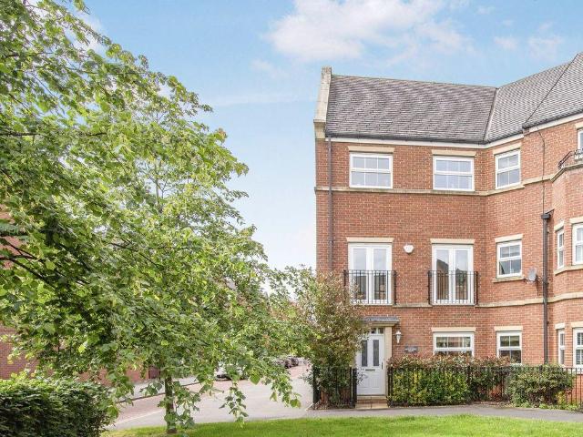 5 bedroom end of terrace house for sale