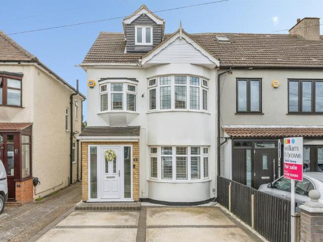 5 bedroom end of terrace house for sale