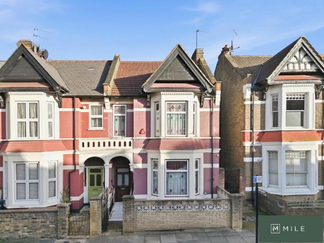 5 bedroom end of terrace house for sale