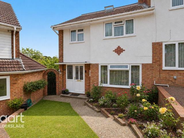 5 bedroom end of terrace house for sale