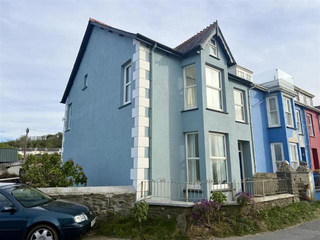 5 bedroom end of terrace house for sale
