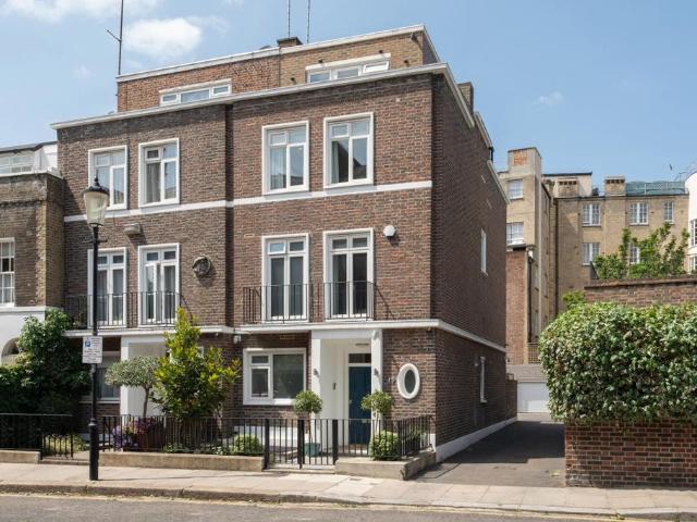 5 bedroom end of terrace house for sale