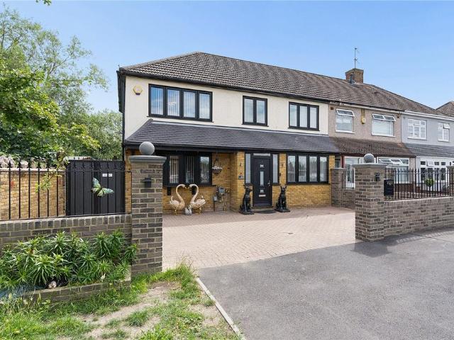 5 bedroom end of terrace house for sale