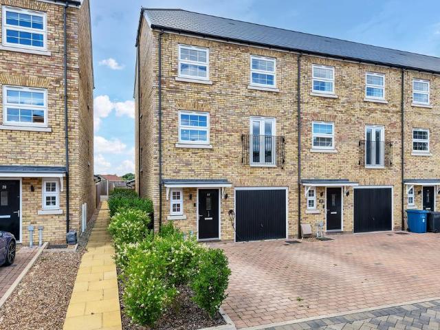 5 bedroom end of terrace house for sale