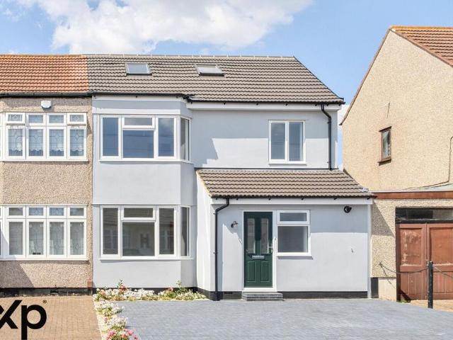 5 bedroom end of terrace house for sale