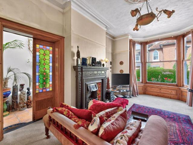 5 bedroom end of terrace house for sale