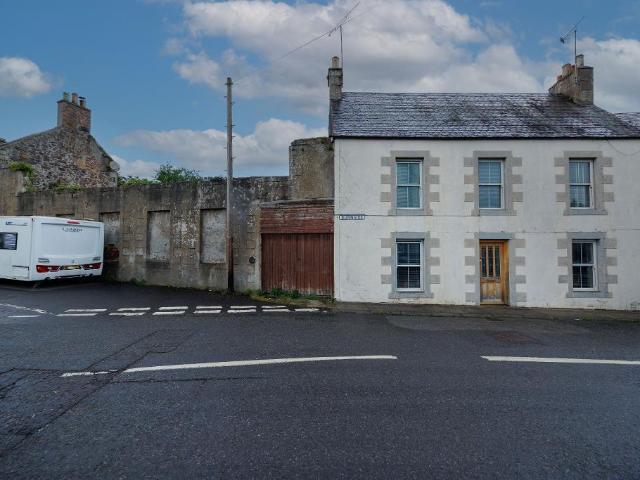 5 bedroom end of terrace house for sale