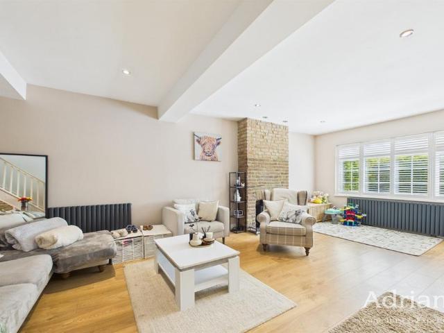 5 bedroom end of terrace house for sale