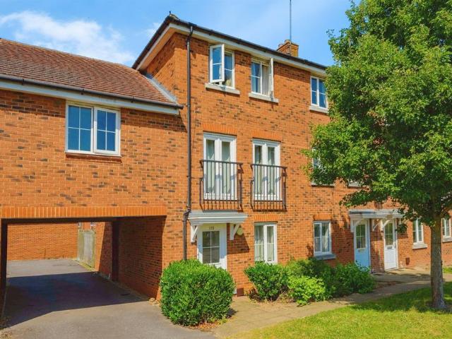 5 bedroom end of terrace house for sale