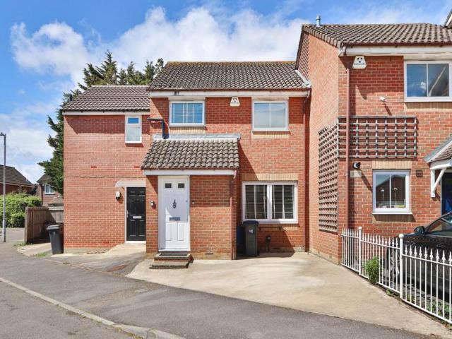 5 bedroom end of terrace house for sale