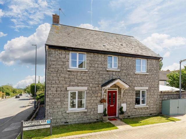5 bedroom end of terrace house for sale