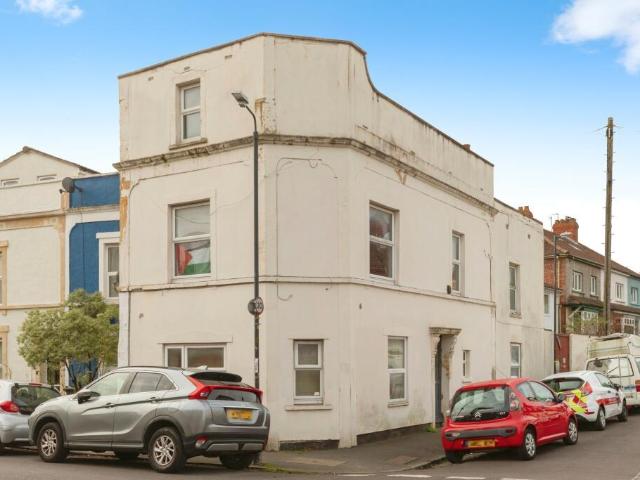 5 bedroom end of terrace house for sale