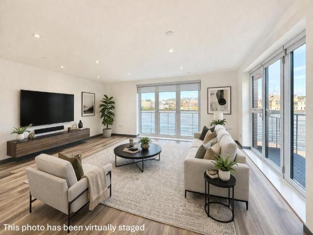 5 bedroom end of terrace house for sale