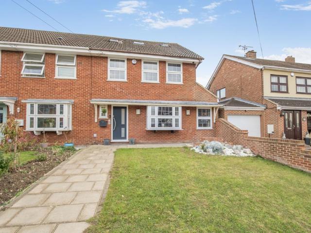 5 bedroom end of terrace house for sale