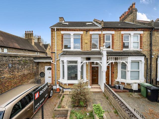 5 bedroom end of terrace house for sale