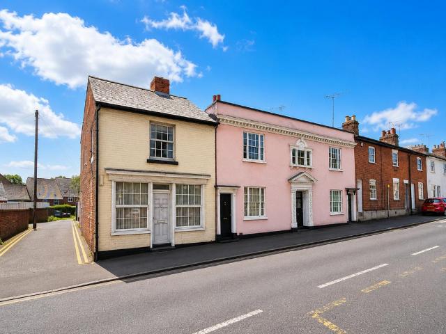 5 bedroom end of terrace house for sale