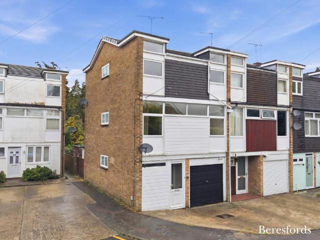 5 bedroom end of terrace house for sale